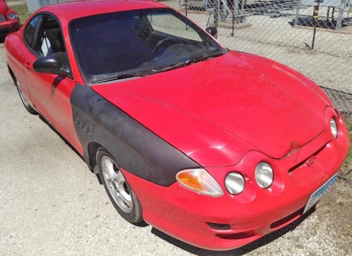 Hyundai Tiburon '01 RED $1000 or Less By Owner in Pekin, IL 61554
