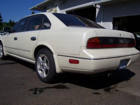 Luxury Car Under $1000 in Oregon - Infiniti Q45 '94 (White) - Autopten.com