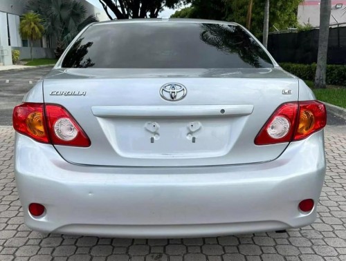 Toyota Corolla LE '10 Silver in Miami, FL 33166 Under $7000