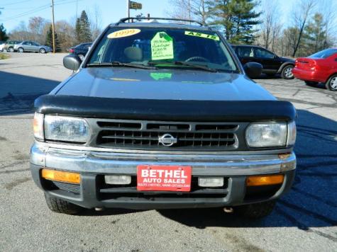 Nissan Pathfinder SE '99 $1000-$1500 Chilkoot Trail Edition in Maine