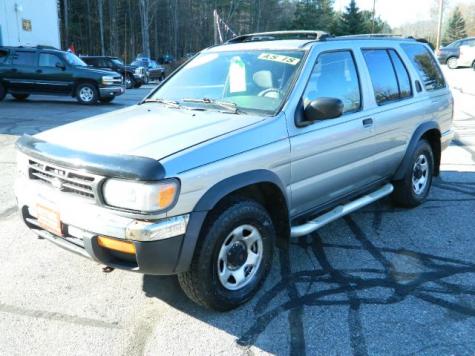 Nissan Pathfinder SE '99 $1000-$1500 Chilkoot Trail Edition in Maine